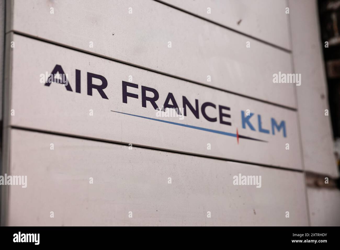 Picture of a sign with the logo of Air France KLM on their office for ...