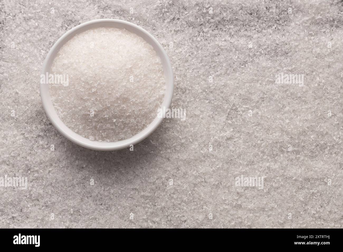Magnesium chloride in the bowl - Magnesium sulfate Stock Photo - Alamy