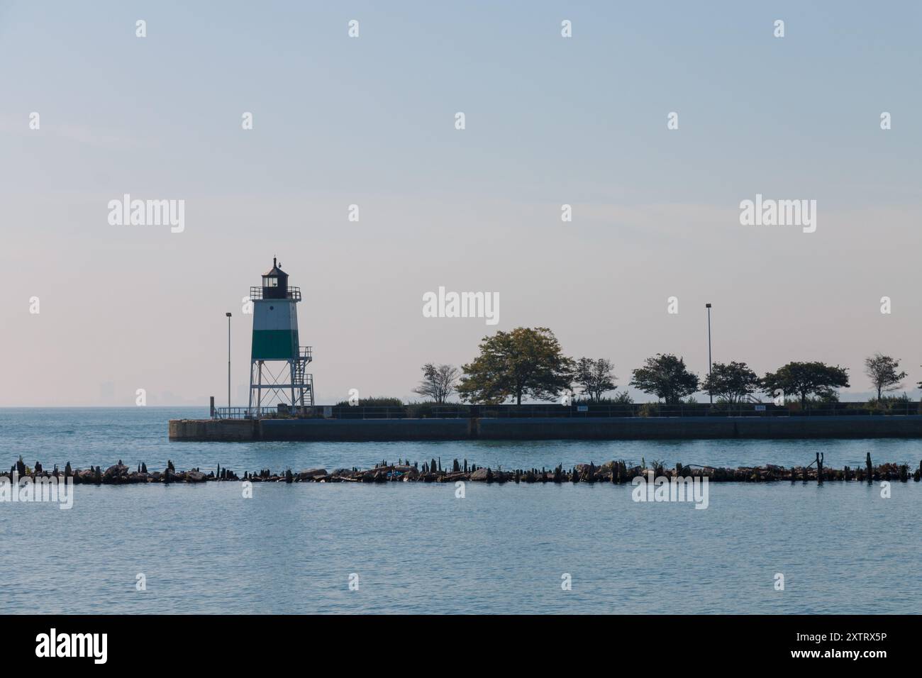Chicago harbor southeast guidewall light hi-res stock photography and ...