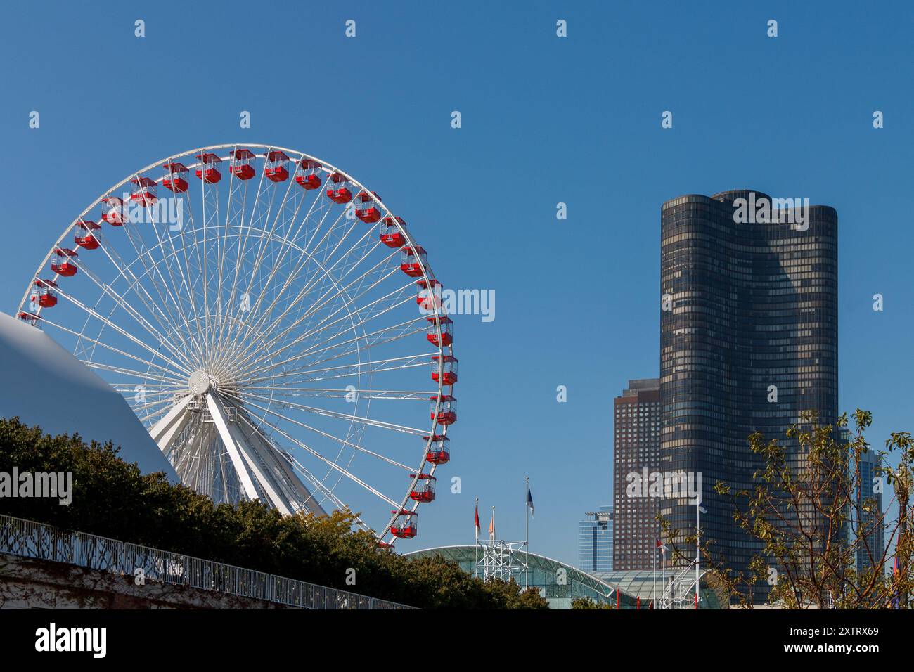 The Navy Pier Ferris Wheel, Lake Point Tower skyscraper and downtown ...