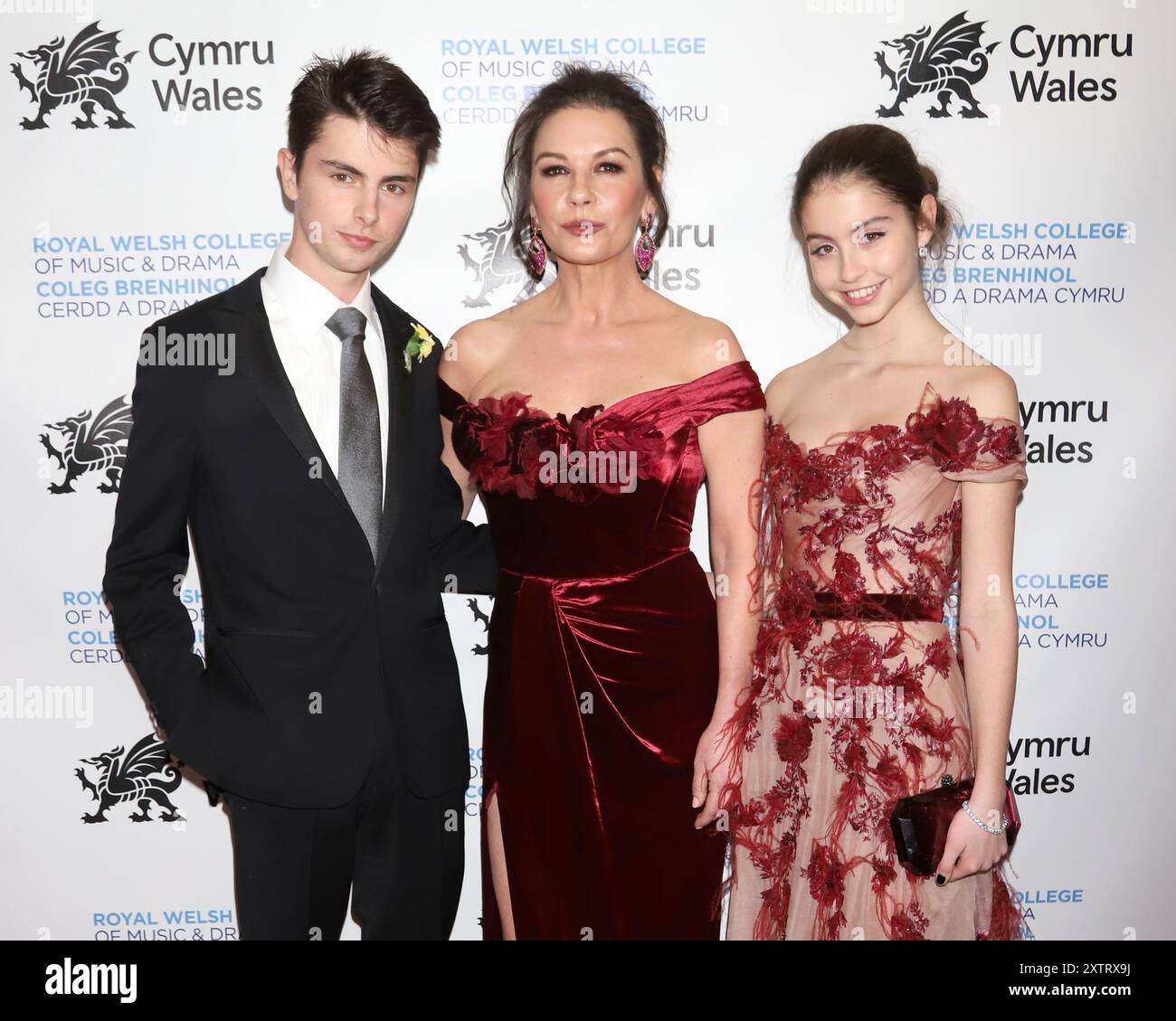 Dylan Michael Douglas, Catherine Zeta Jones and Carys Zeta Douglas ...