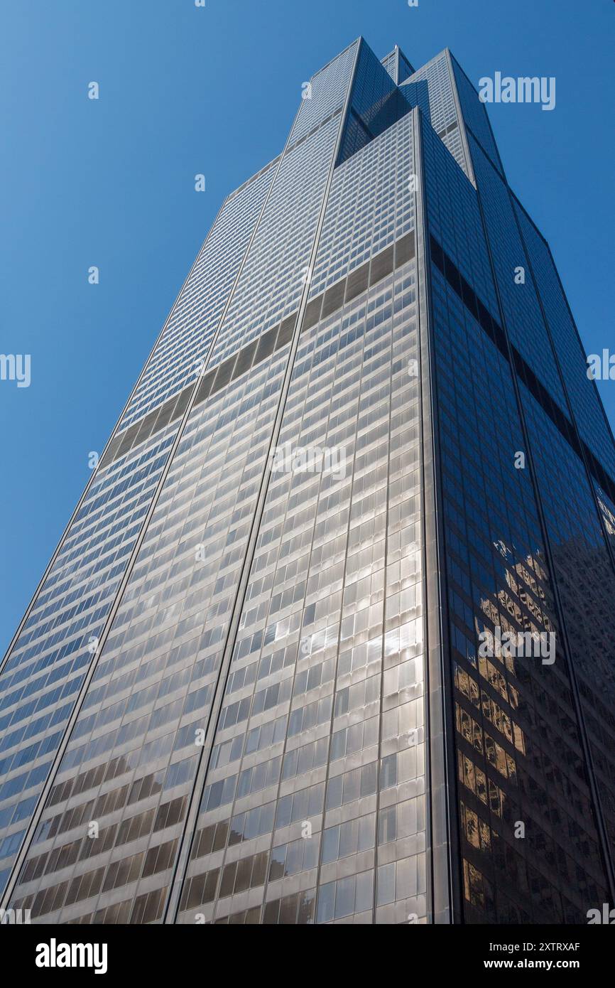 The Willis Tower Modern Architecture Tower Skyscraper in Downtown ...