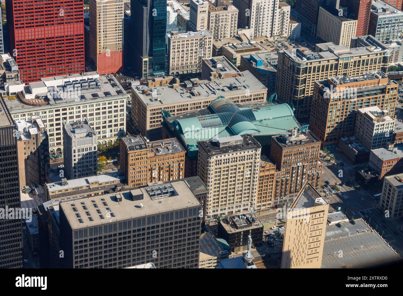 The Modern Architecture Tower Buildings in Downtown Chicago, Illinois ...