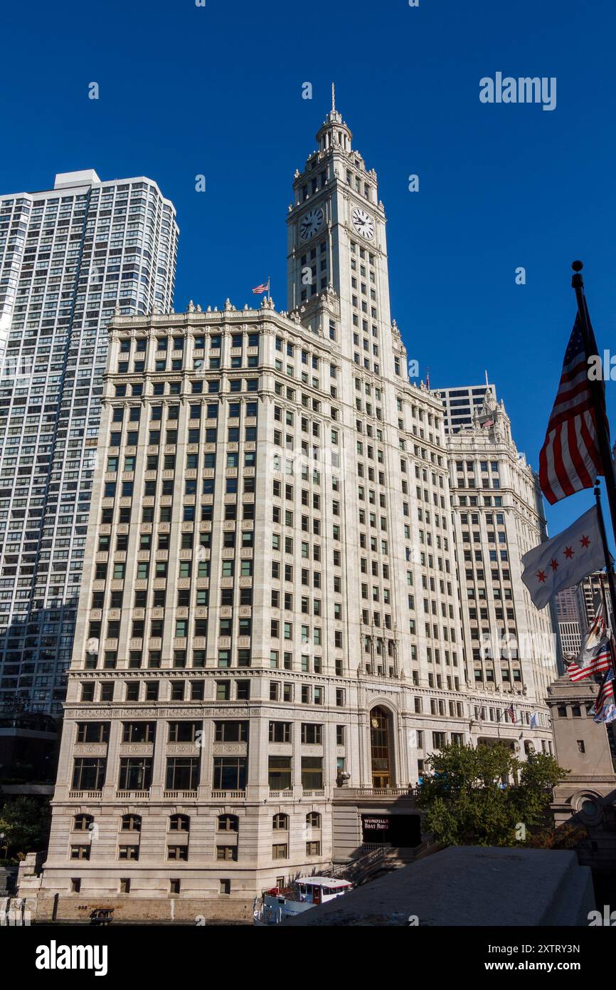 The Iconic Wrigley building, Modern Architecture Tower Building in ...