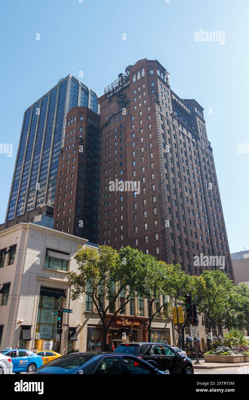 The Modern Architecture Tower Buildings in Downtown Chicago, Illinois ...