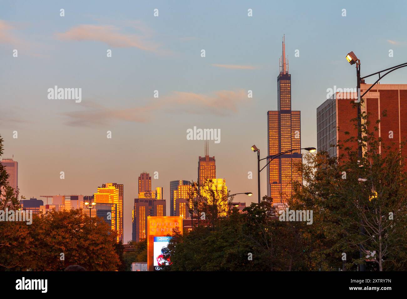 The Willis Tower skyscraper and the Modern Architecture Tower Buildings ...