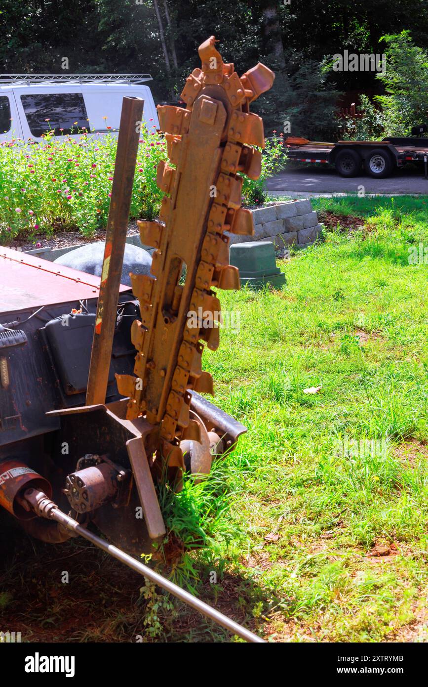 Trenchless laying of communications, fiber optic cable using horizontal ...