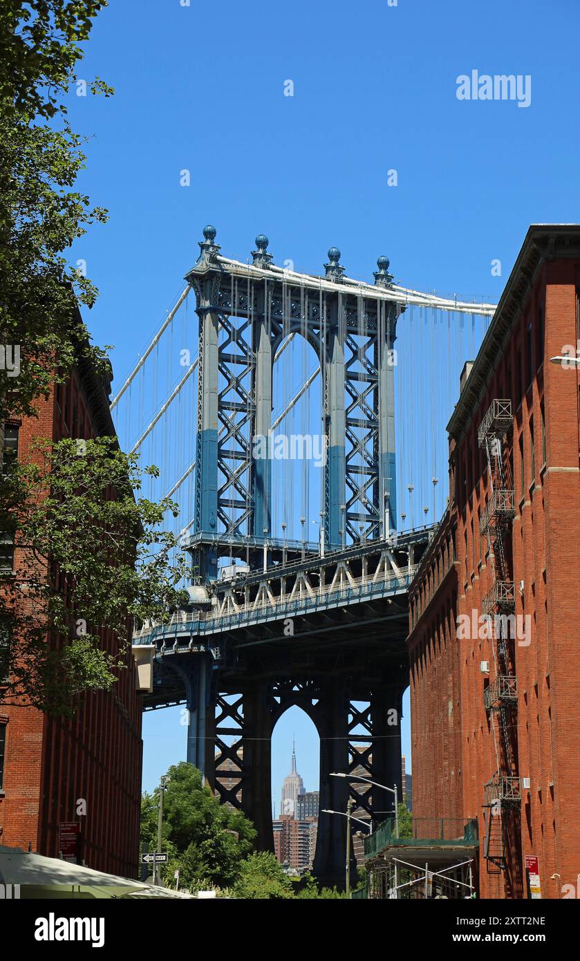 Windows vertical bridge hi-res stock photography and images - Alamy