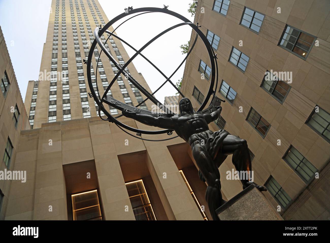 Atlas statue, New York City Stock Photo - Alamy