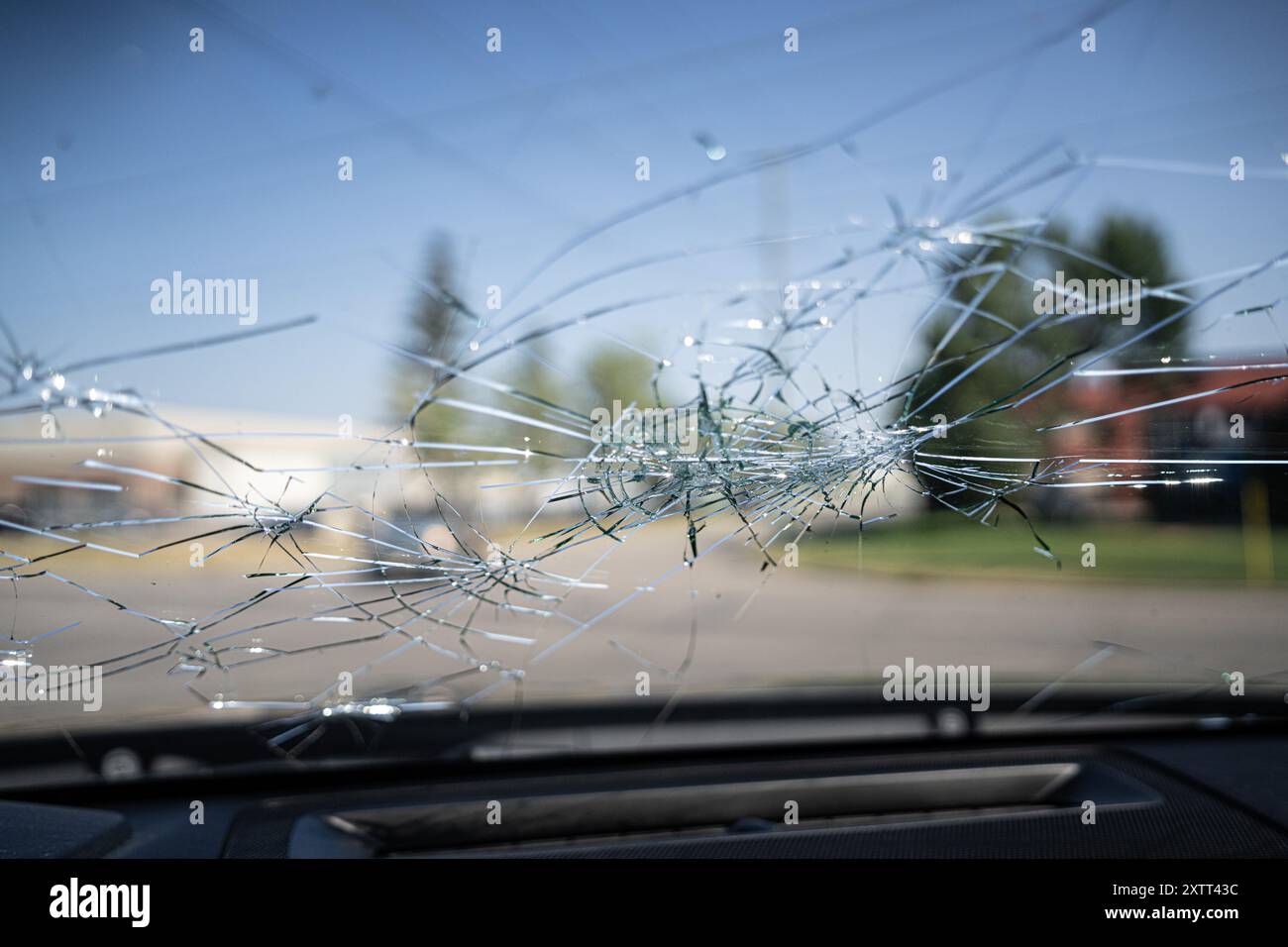 Smashed windscreen on car hi-res stock photography and images - Alamy