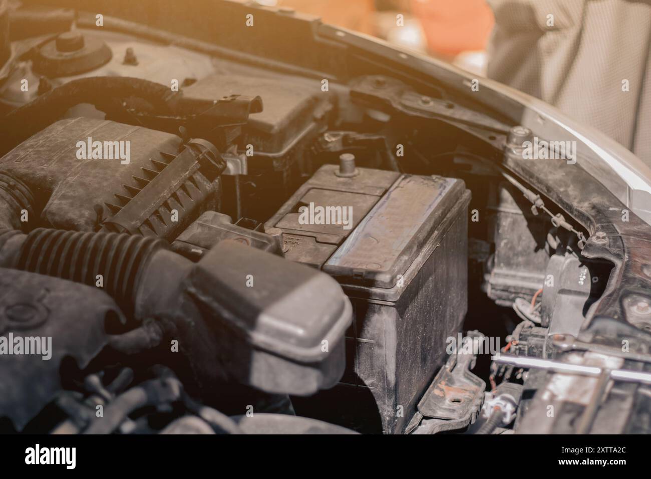 Electric car engine bonnet hi-res stock photography and images - Alamy