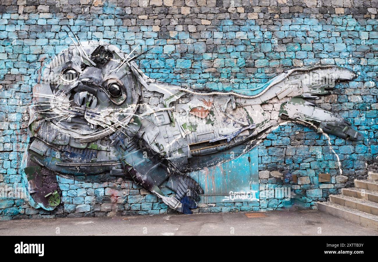 Sealion wall sculpture hi-res stock photography and images - Alamy