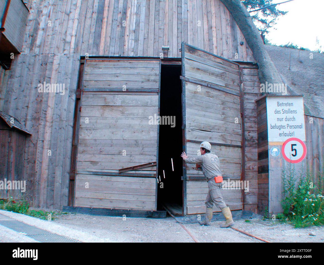 tunnel construction in civil engineering, tunnel as an underground ...