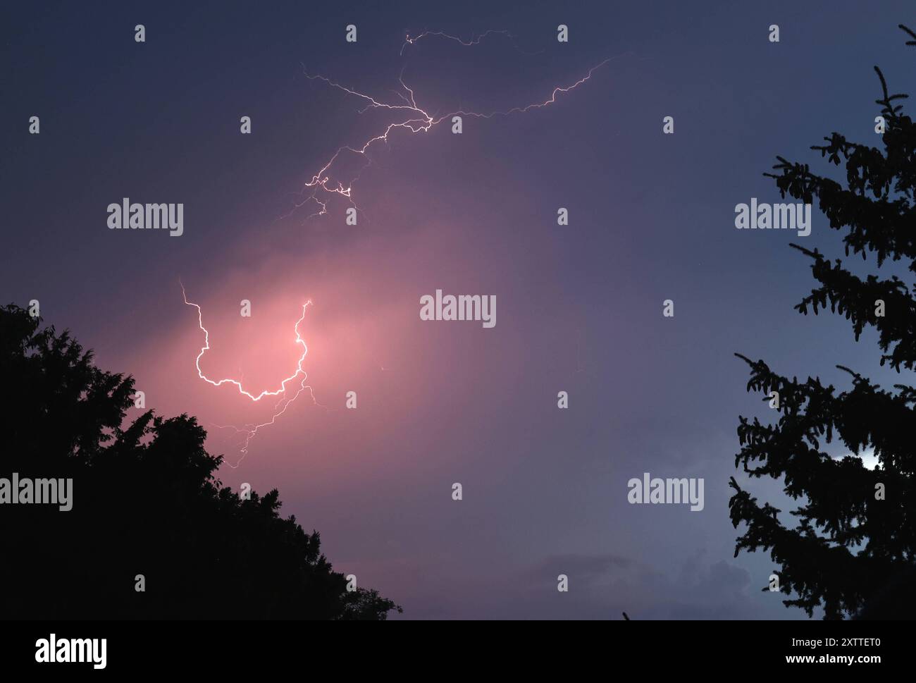 Gewitter 14.08.2024, Ostramondra, Gewitter, Blitze erhellen den ...