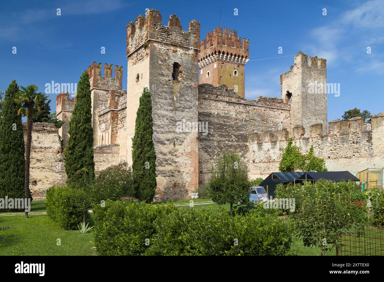 Fortress castle italy hi-res stock photography and images - Alamy