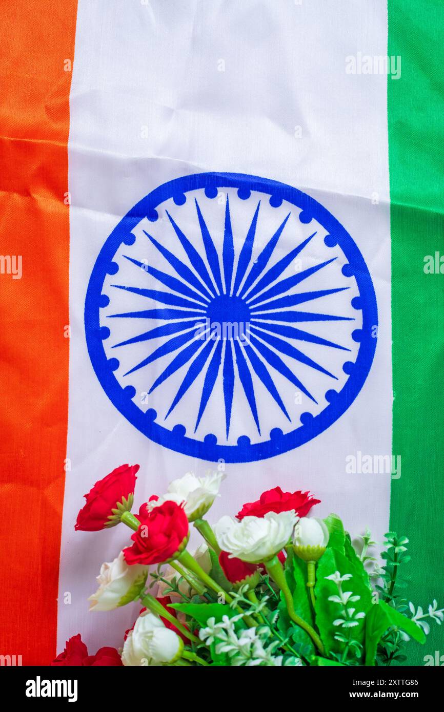 Indian flag and roses bouquet on flag background for Happy Independence ...