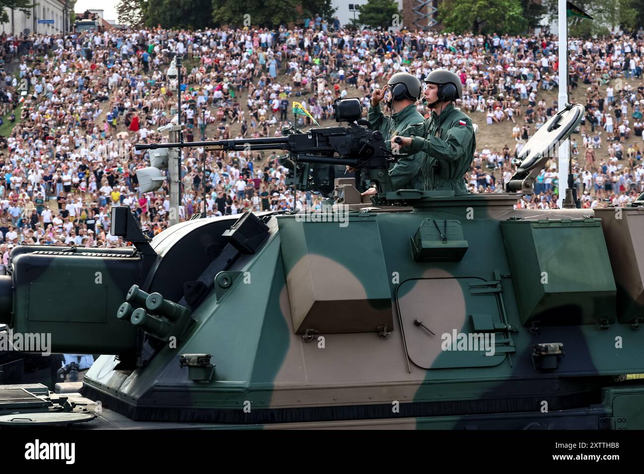 Polish servicemen present KRAB self-propelled gun-howitzers rocket ...