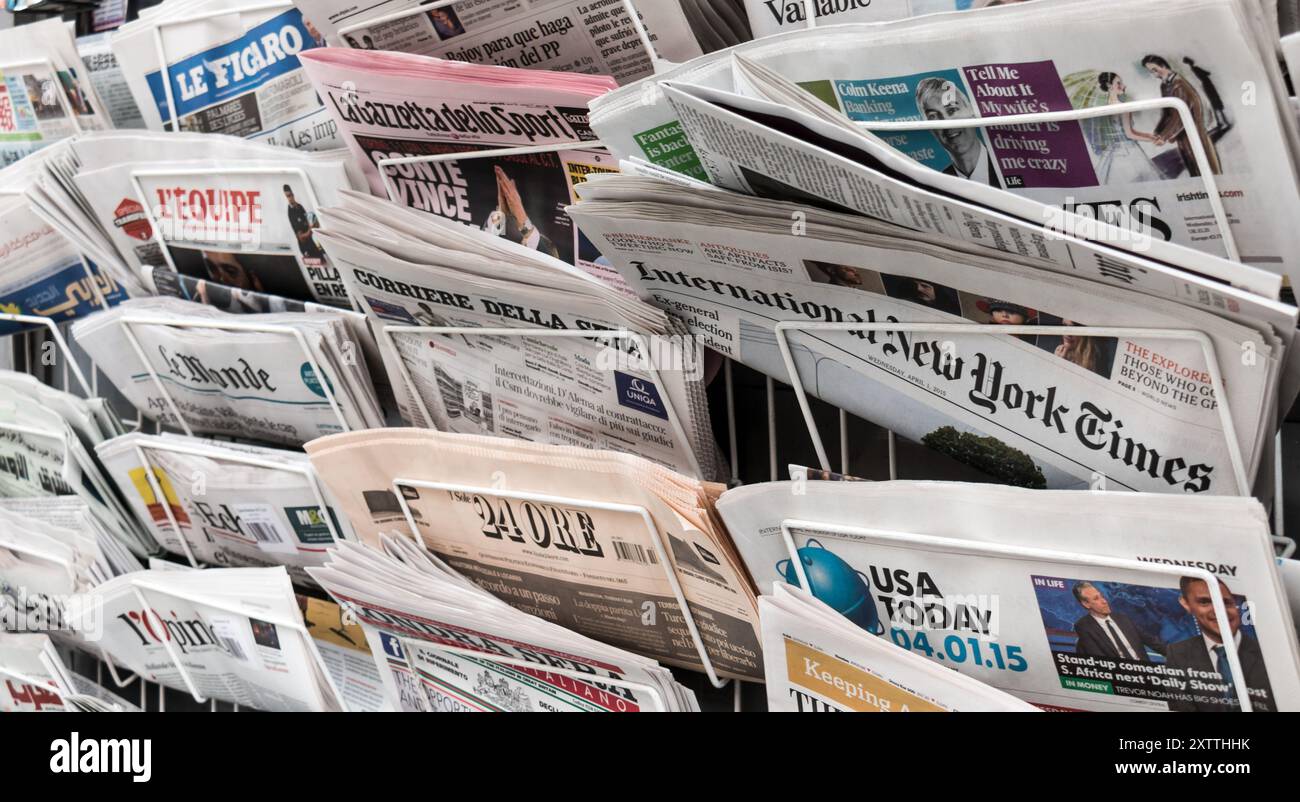 Corriere della sera newsstand hi-res stock photography and images - Alamy