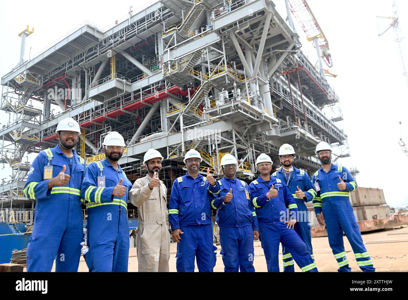 QINGDAO, CHINA - AUGUST 16, 2024 - Foreign engineering workers pose for ...
