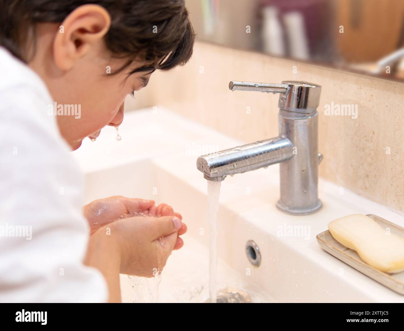 Handwashing routine hi-res stock photography and images - Alamy