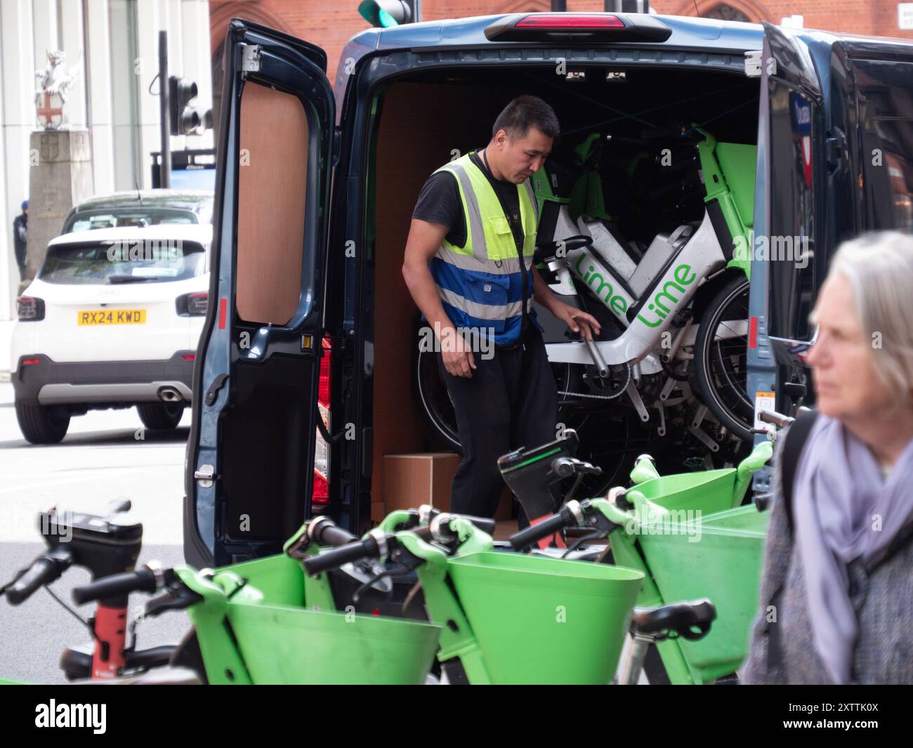 Sustainable electric bikes hi-res stock photography and images - Alamy