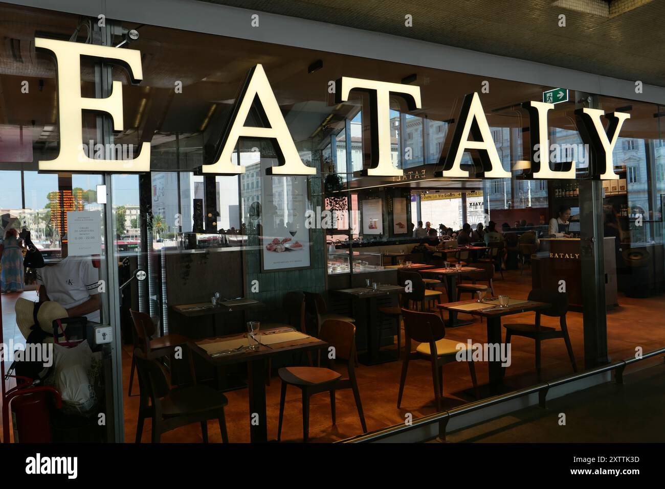 Eataly logo hi-res stock photography and images - Alamy