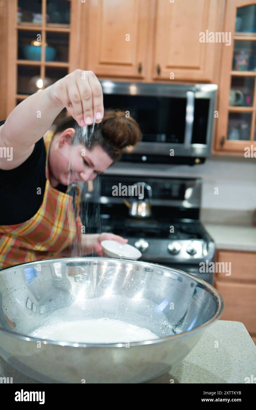 Meal prep woman hands hi-res stock photography and images - Alamy