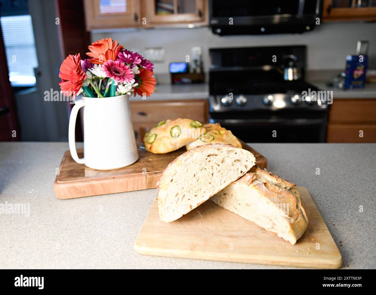 Kitchen boards bread cutting hi-res stock photography and images - Alamy
