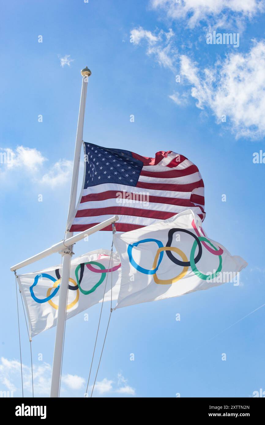 Flag usa olympic rings hi-res stock photography and images - Alamy