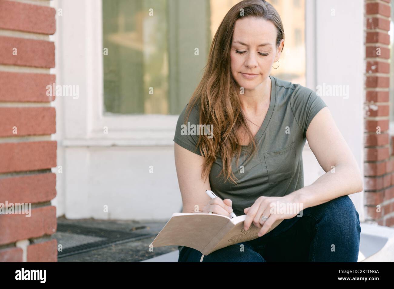 Fitness girl coach working hi-res stock photography and images - Alamy
