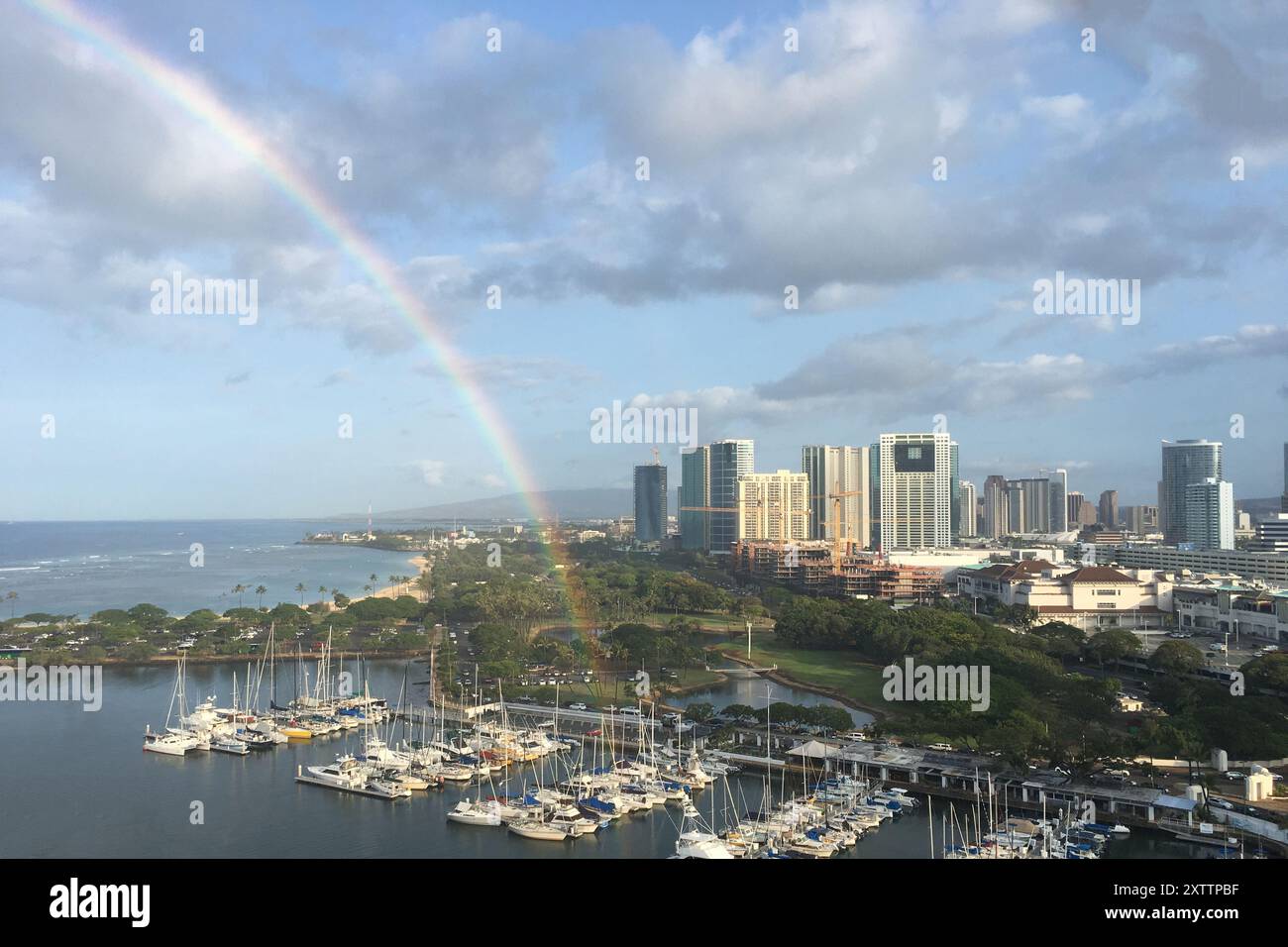 Rainbow over honolulu hi-res stock photography and images - Alamy