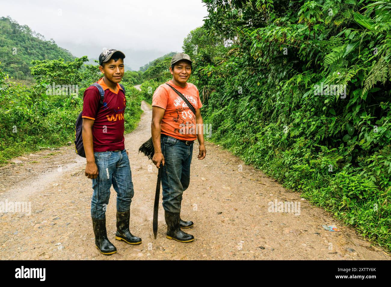 Peasant walking on the road from La Taña to Union 31 May, Reyna area ...