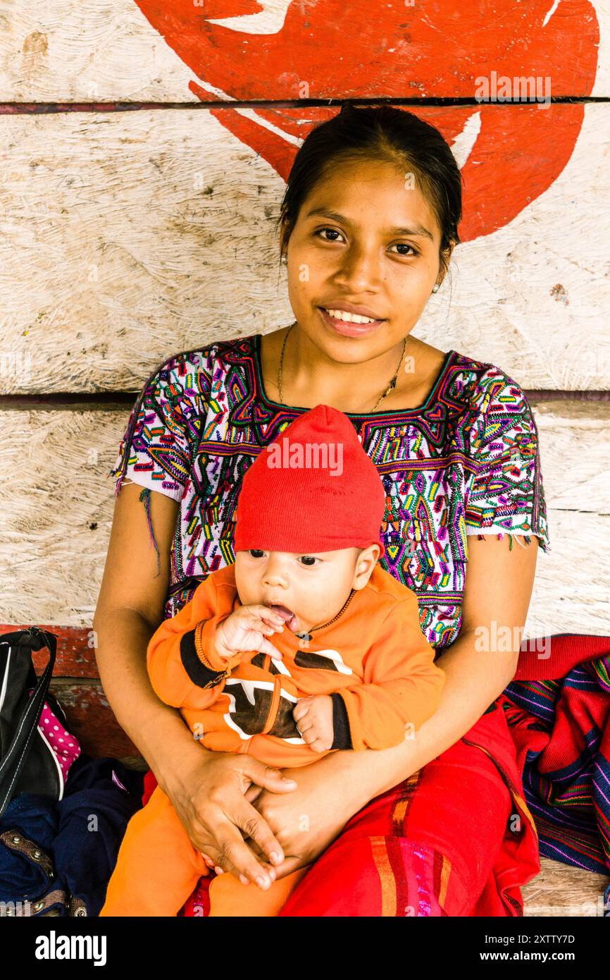 mother with her baby, Union 31 Mayo, La Taña, Reyna area, Uspantan ...