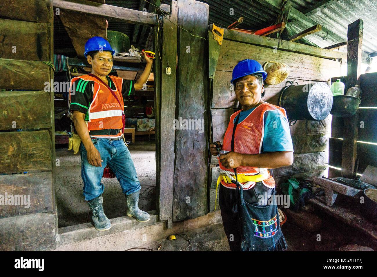 Electrical wiring technicians, Union 31 Mayo, Reyna area, Uspantan ...