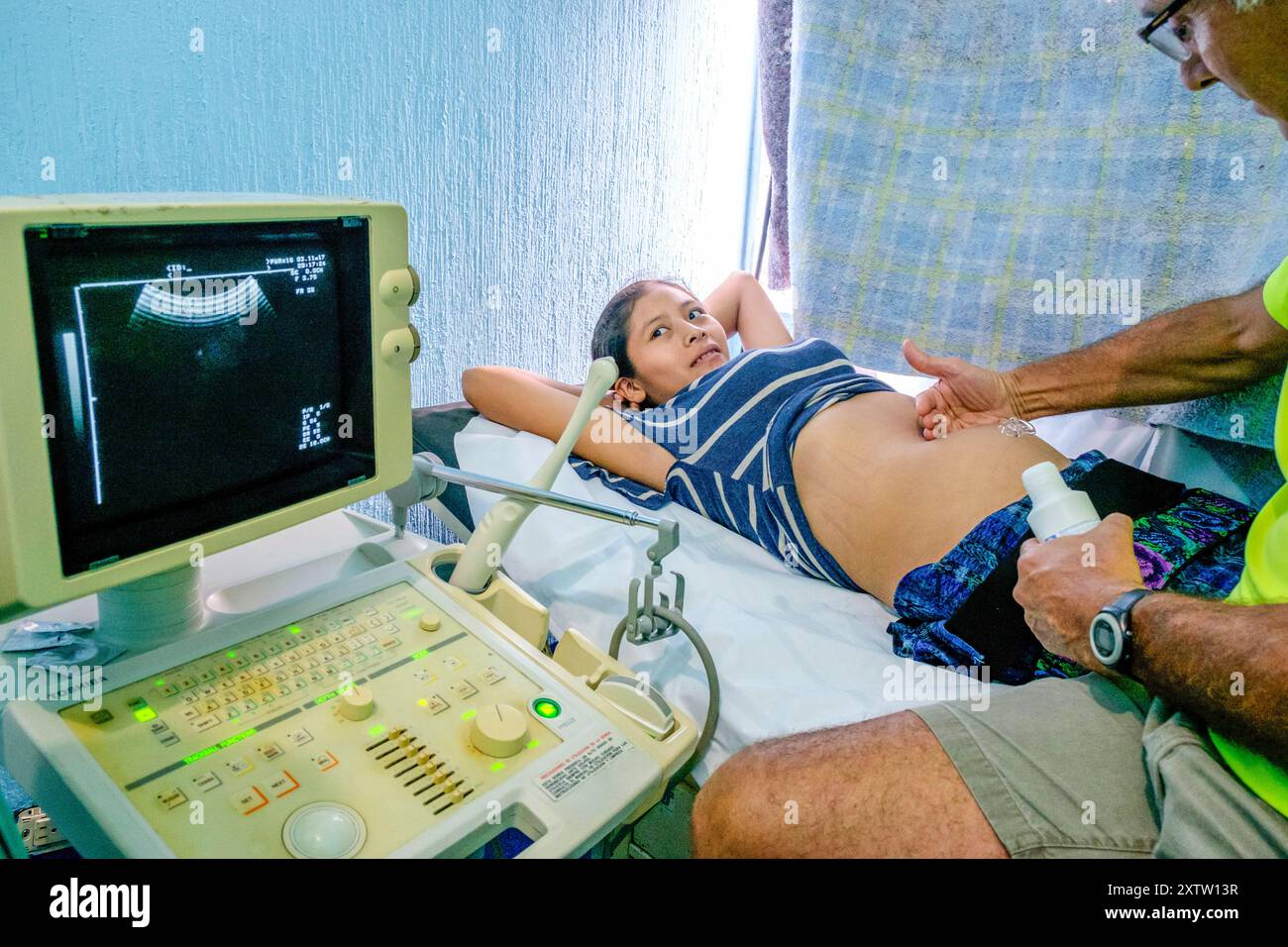Obstetric examination with ultrasound, Lancetillo health center, La ...