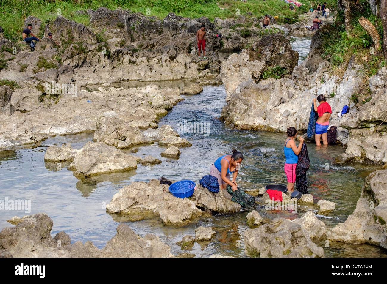Women washing clothes in the Cuatro Chorros river, La Parroquia, Zona ...