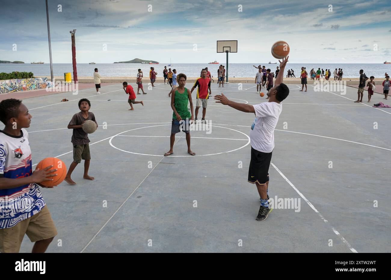 PAPUA NEW GUINEA, Port Moresby, sports at Ela beach / PAPUA NEUGUINEA ...