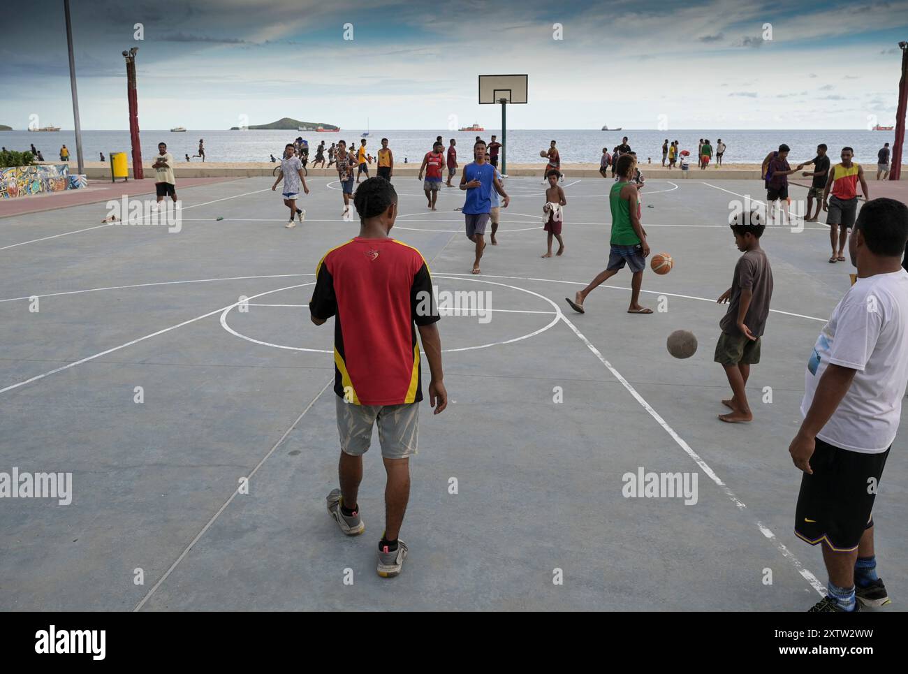 PAPUA NEW GUINEA, Port Moresby, sports at Ela beach / PAPUA NEUGUINEA ...