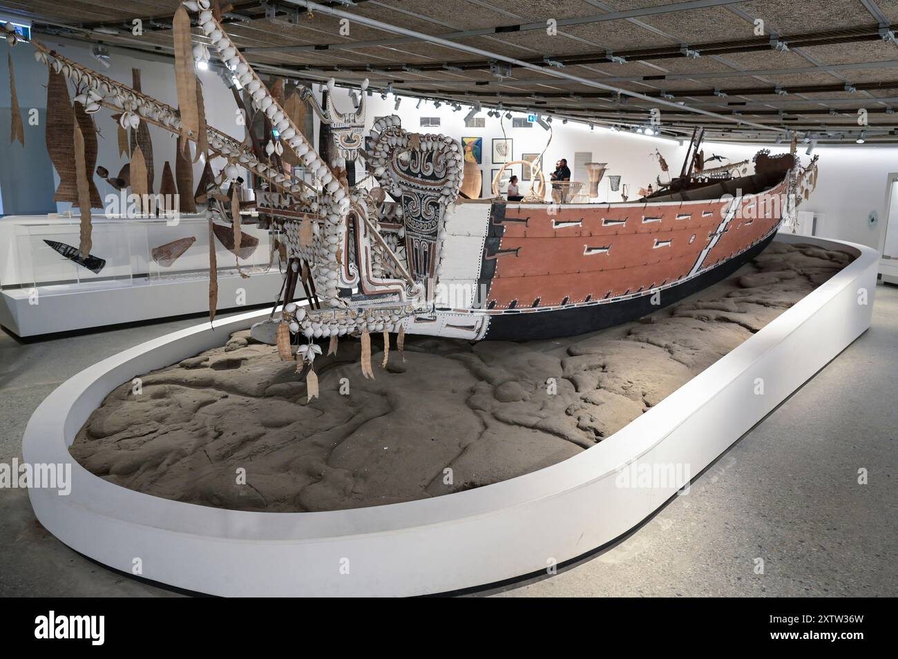 PAPUA NEW GUINEA, Port Moresby, National Museum and Art Gallery / PAPUA ...