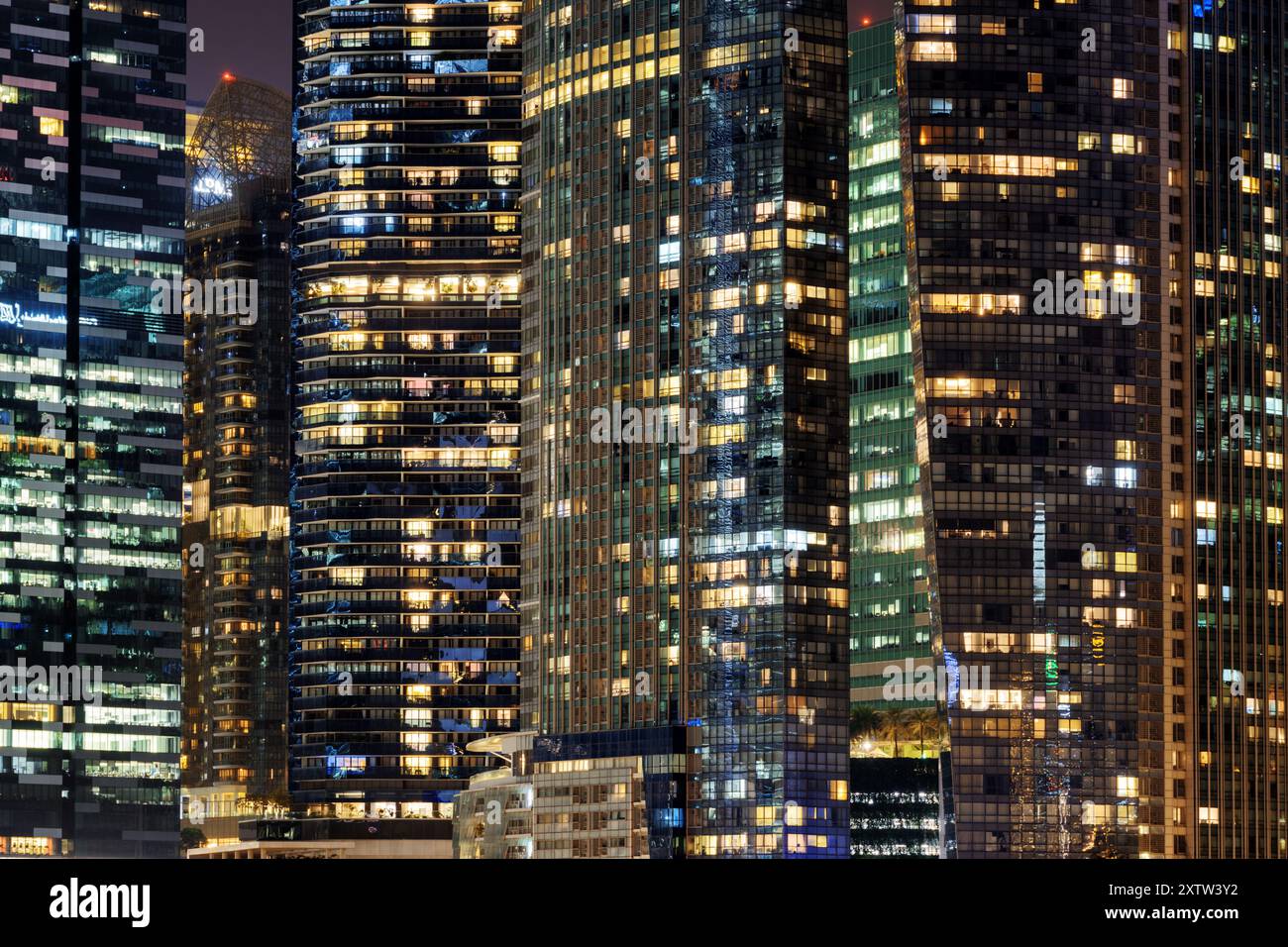 Scenic glowing windows skyscrapers hi-res stock photography and images ...