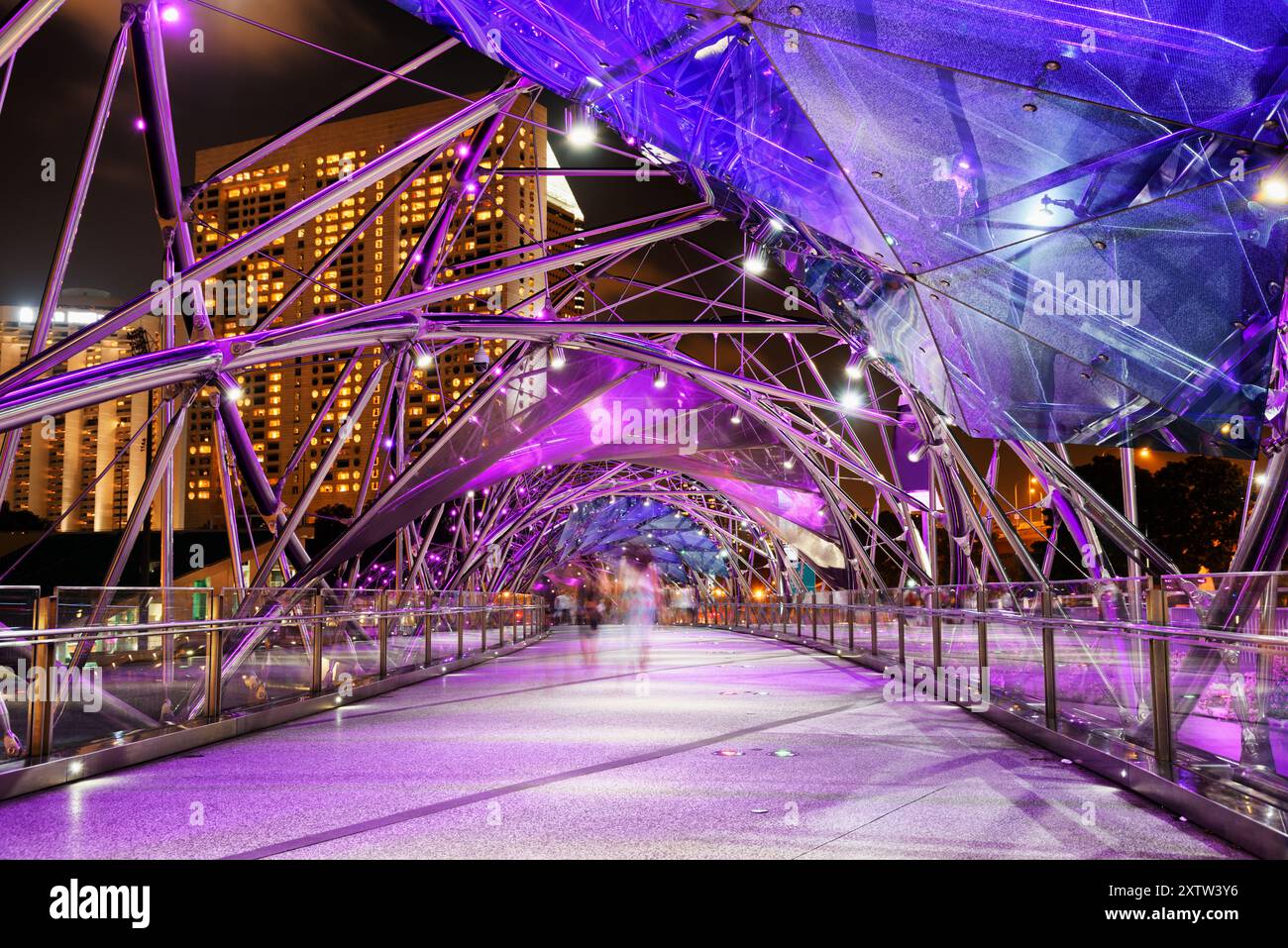 Scenic night view of bridge at the Marina Bay area Stock Photo - Alamy
