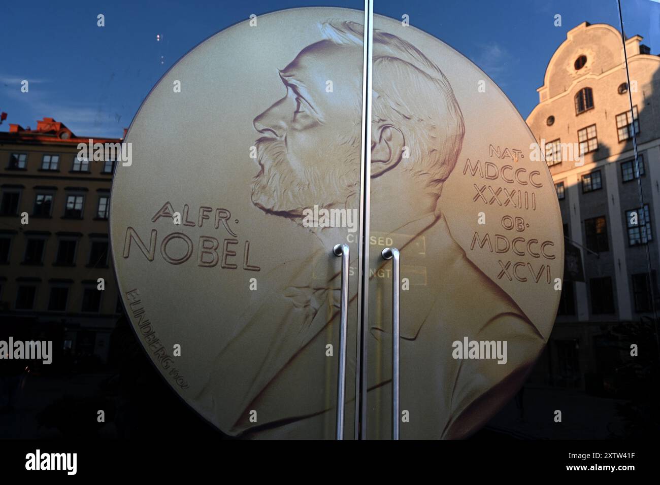 Alfred nobel symbol hi-res stock photography and images - Alamy