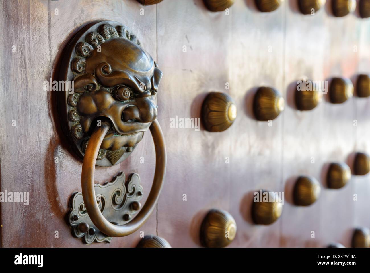 Traditional chinese lock hi-res stock photography and images - Alamy