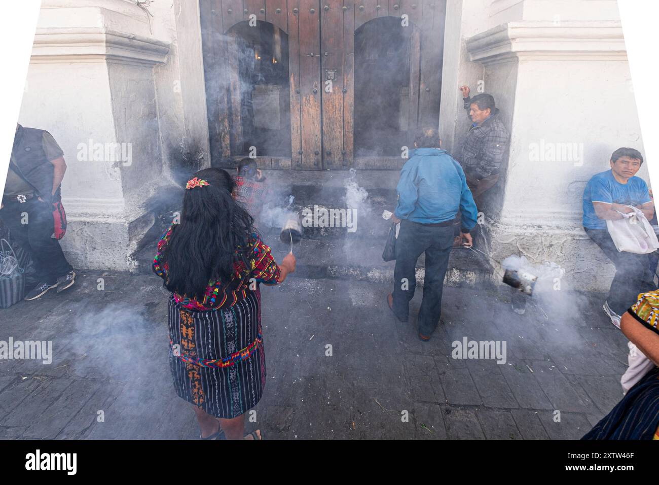 Mayan ceremony at the entrance of the church of Santo Tomas ...