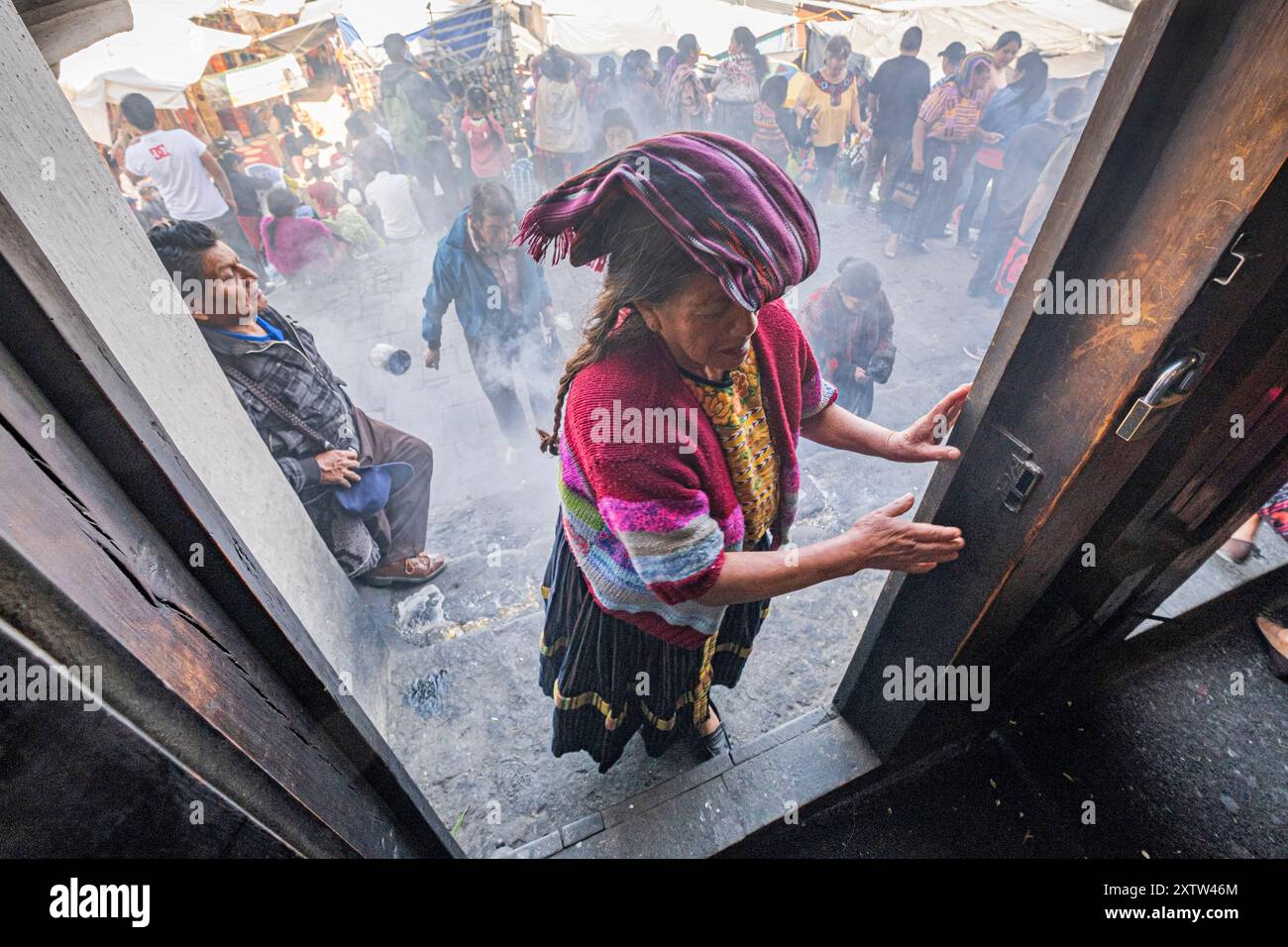 Mayan ceremony at the entrance of the church of Santo Tomas ...