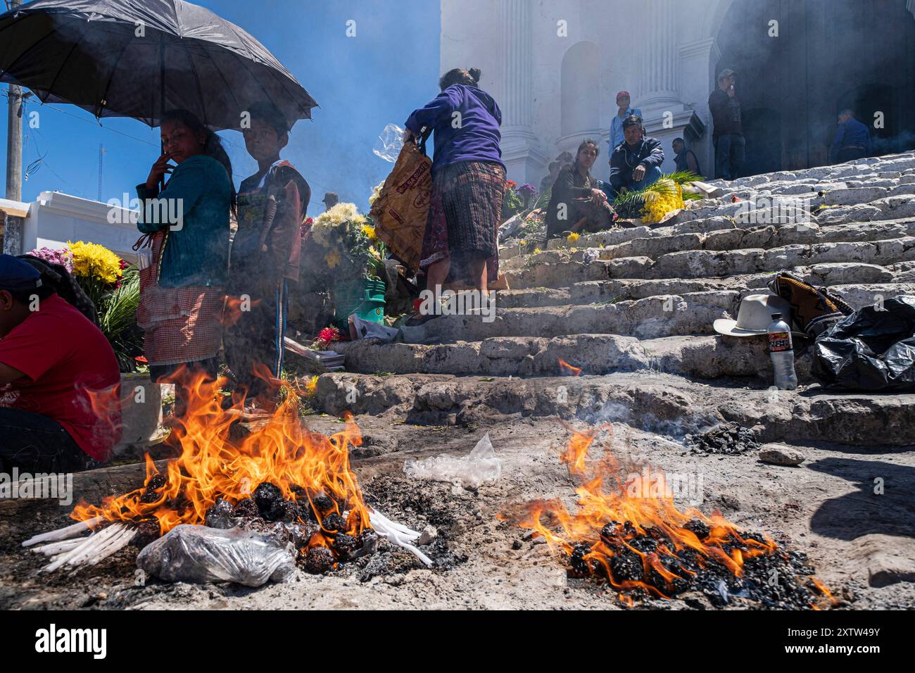 Mayan ceremony at the entrance of the church of Santo Tomas ...