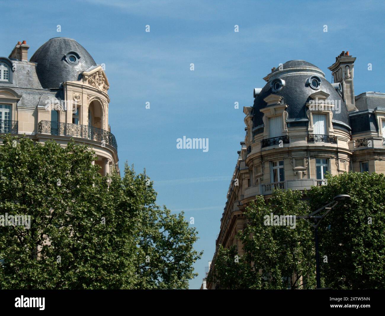 Classic architecture. Avenue des Champs-Élysées. Paris. France Stock ...