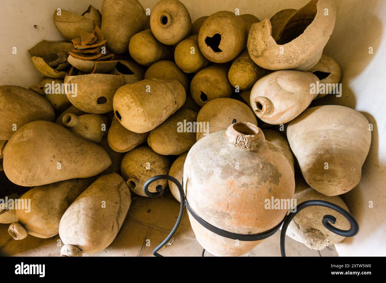 pottery vases, large church dining room of the convent of La Merced ...