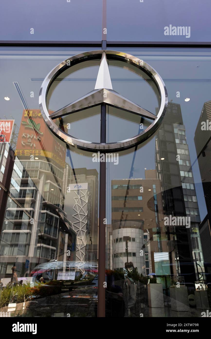 Tokyo japan mercedes benz hi-res stock photography and images - Alamy