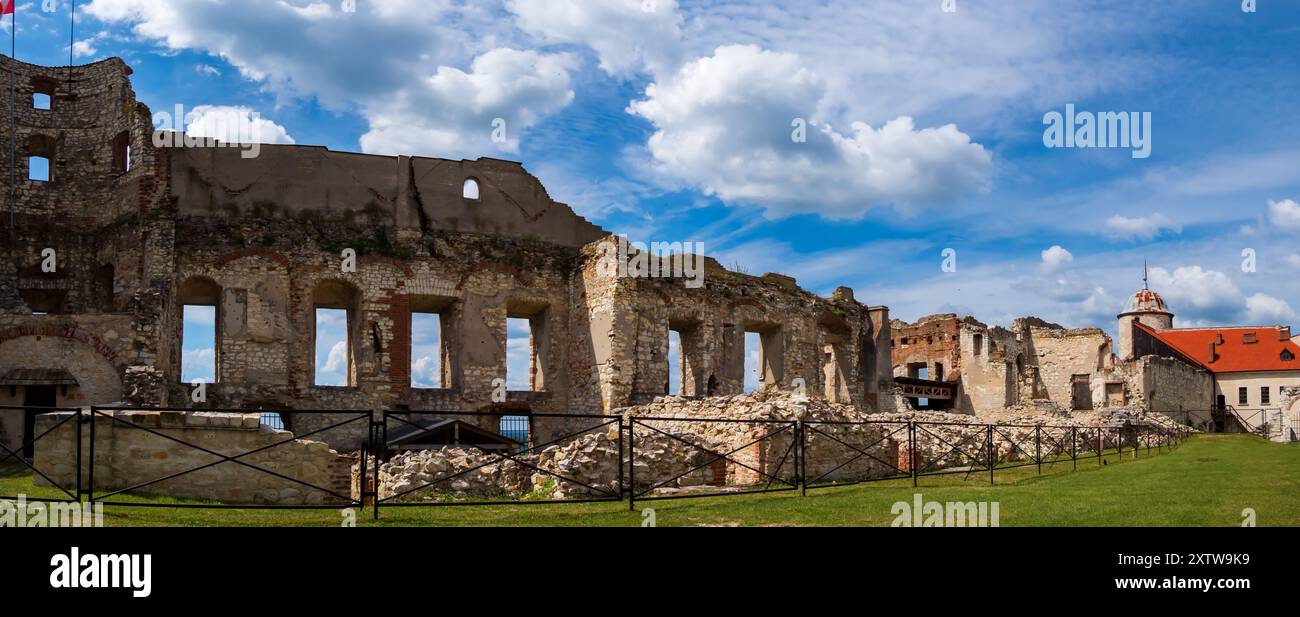 Janowiec, Poland - June, 2022: Renaissance Castle in Janowiec on the ...